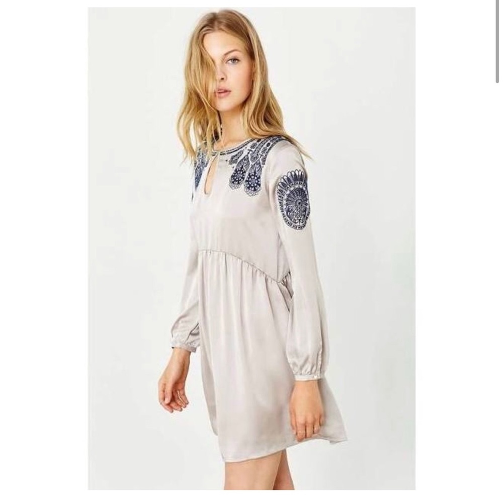 Uo: Little White Lies Dress - Gem